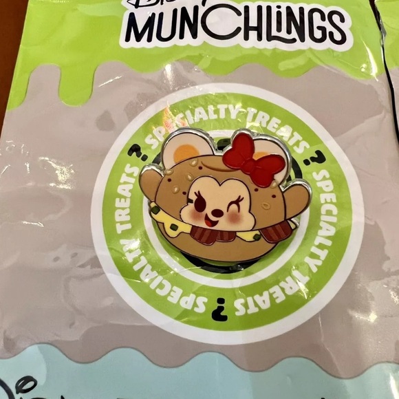 Disney | Accessories | 223 Disney Parks Munchlings Series 3 Pin Minnie ...
